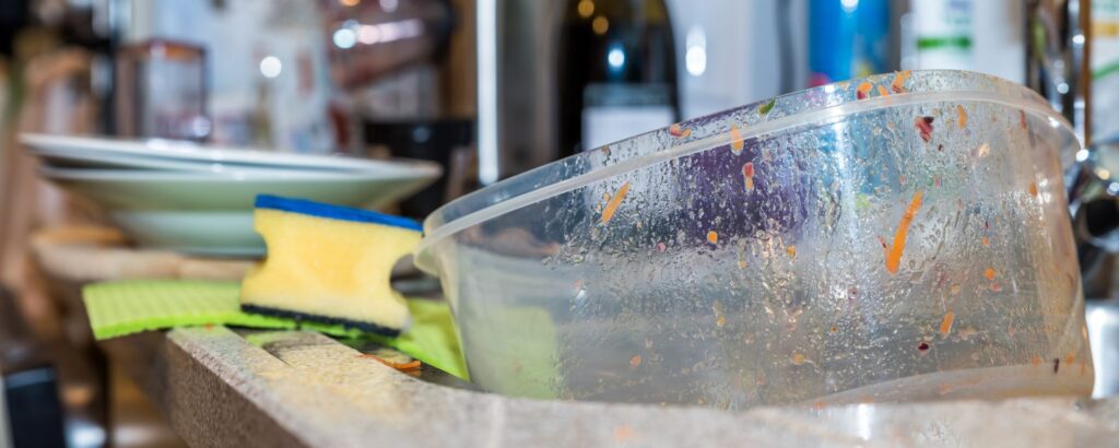 The Best Ways To Clean Plastic Food Containers - Sweepsouth